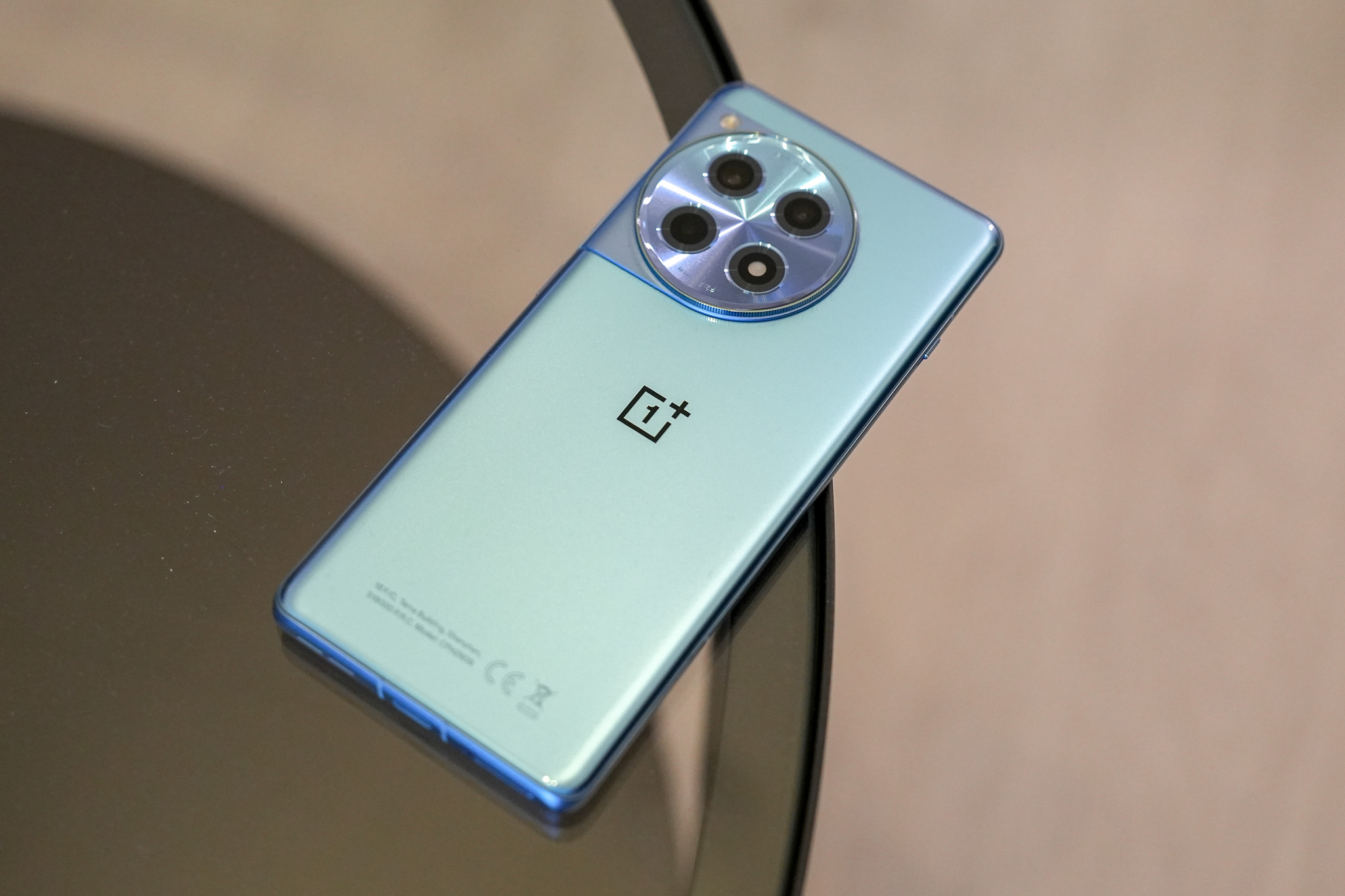 OnePlus 12R sai Android 15- ja OxygenOS 15 -päivityksen Euroopassa