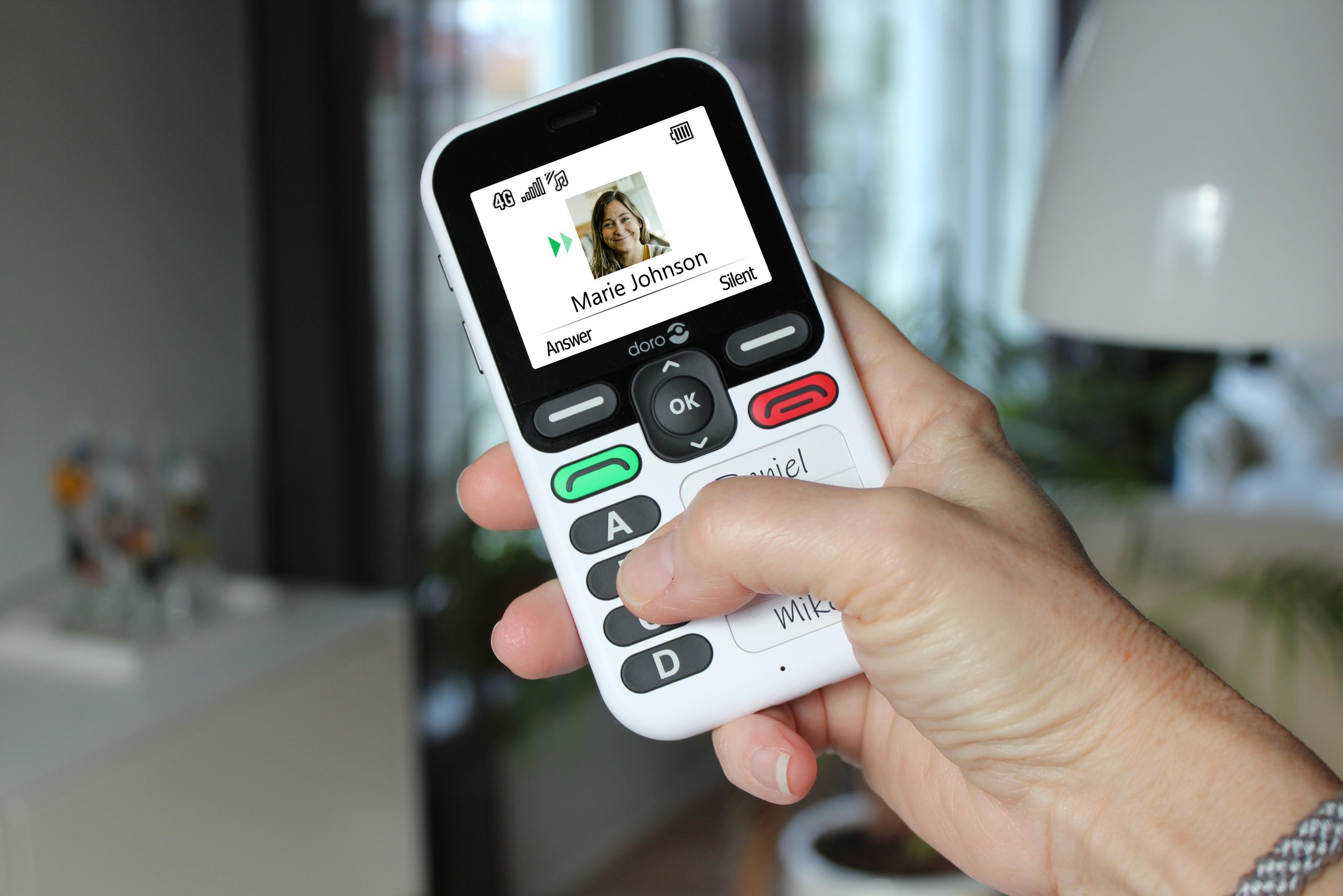 Doro julkisti uuden Leva X10 -puhelimen erityistarpeisille käyttäjille