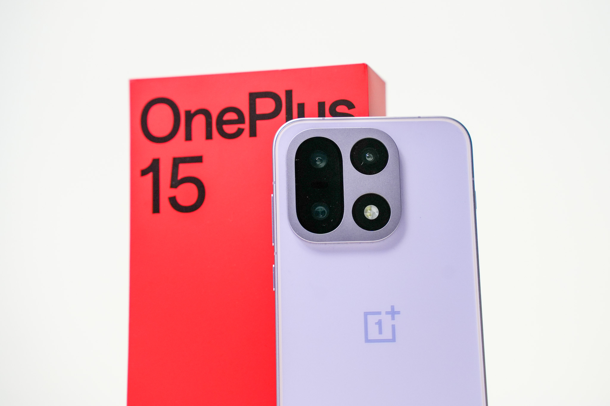 OnePlus 15 riuhtaisi myyntiluvut uusiksi Suomessa – ennätys rikki heti ...